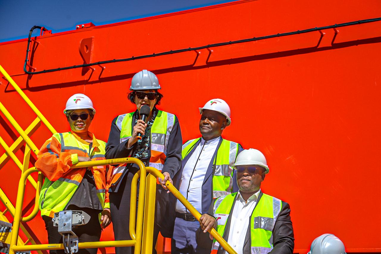 Port Elizabeth Container Terminal Boosts Capacity with New STS Crane ...
